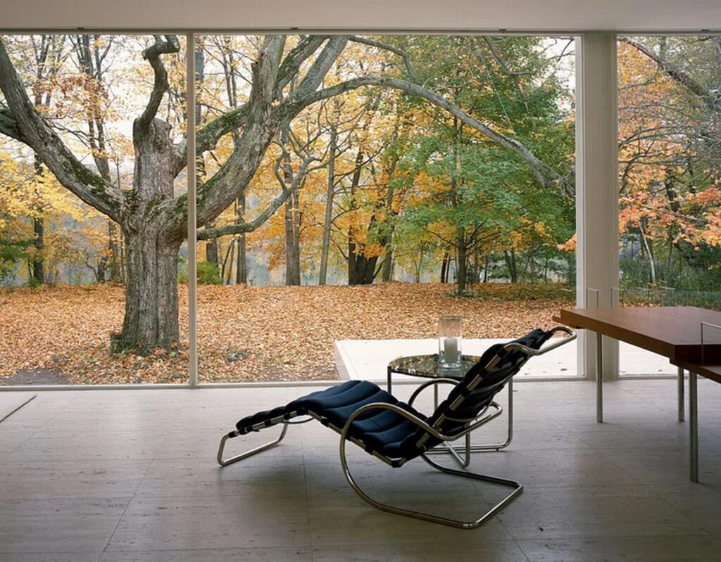 Exploring the World of Glass Houses - Urbstory